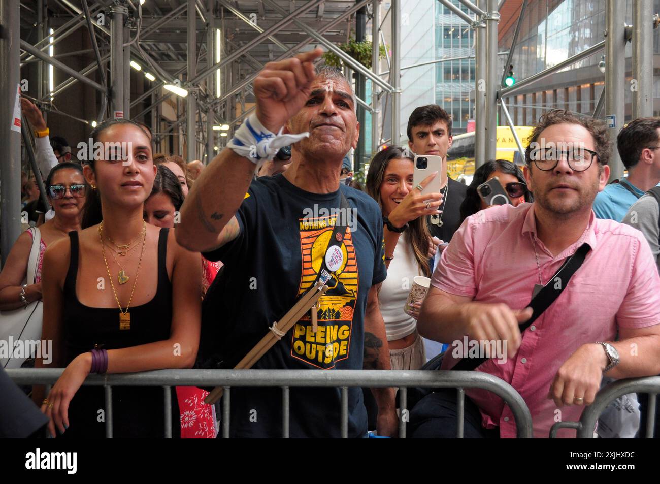 Pro-Israel counter-demonstrators rally near a pro-Palestine rally ...