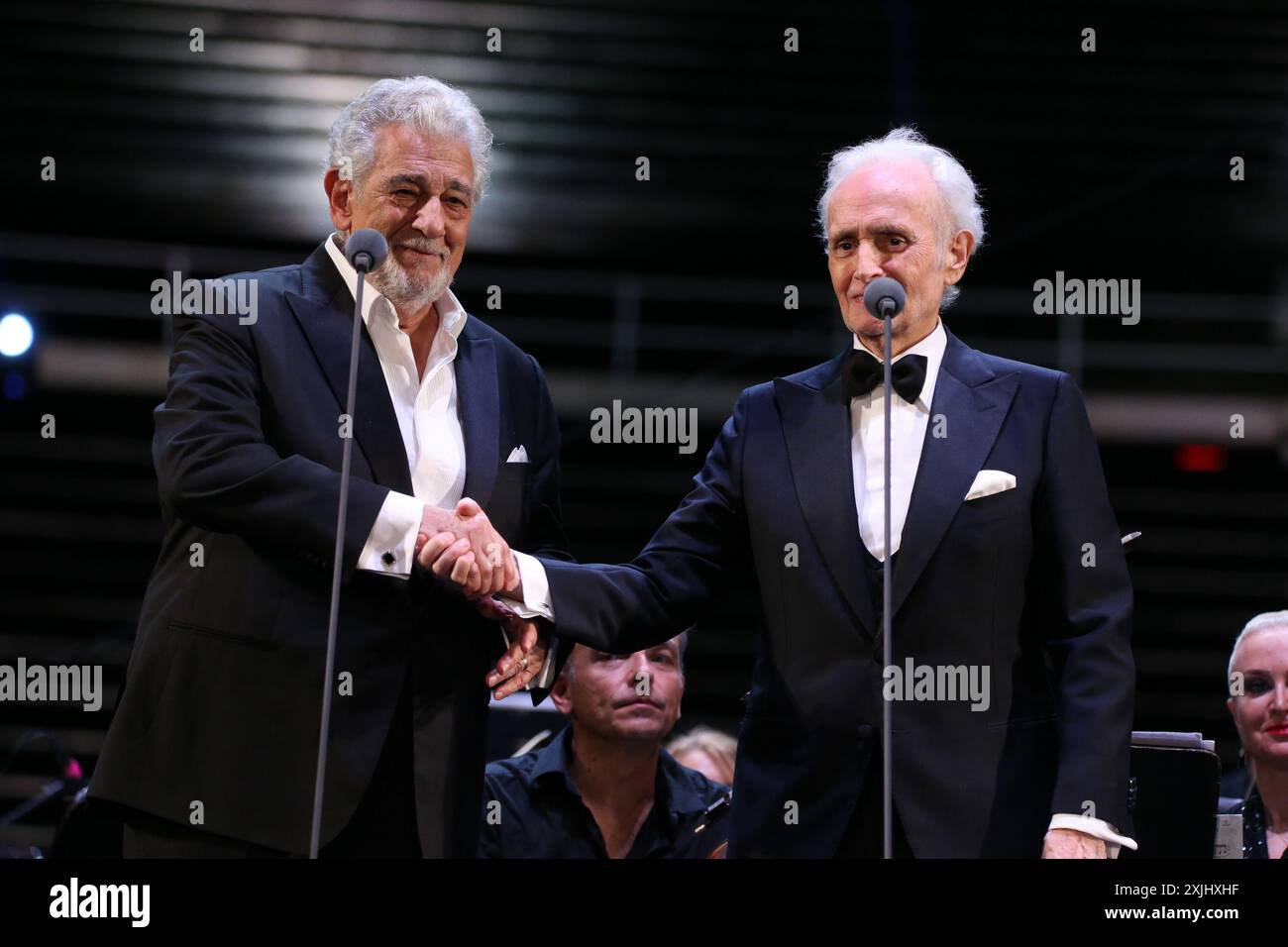 Spanish tenors Placido Domingo and Jose Carreras perform at the ...