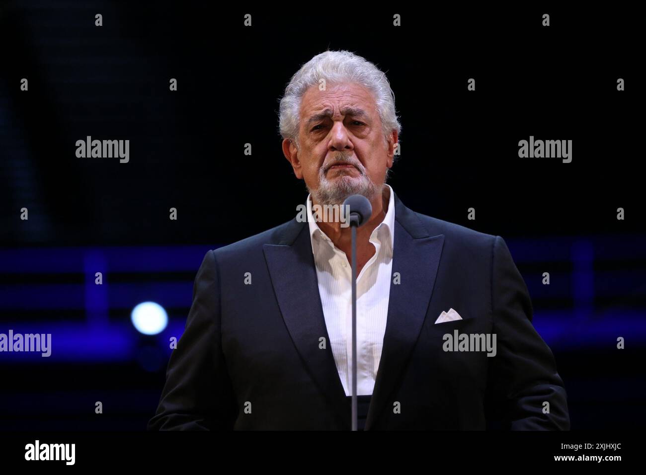 Spanish tenors Placido Domingo and Jose Carreras perform at the ...