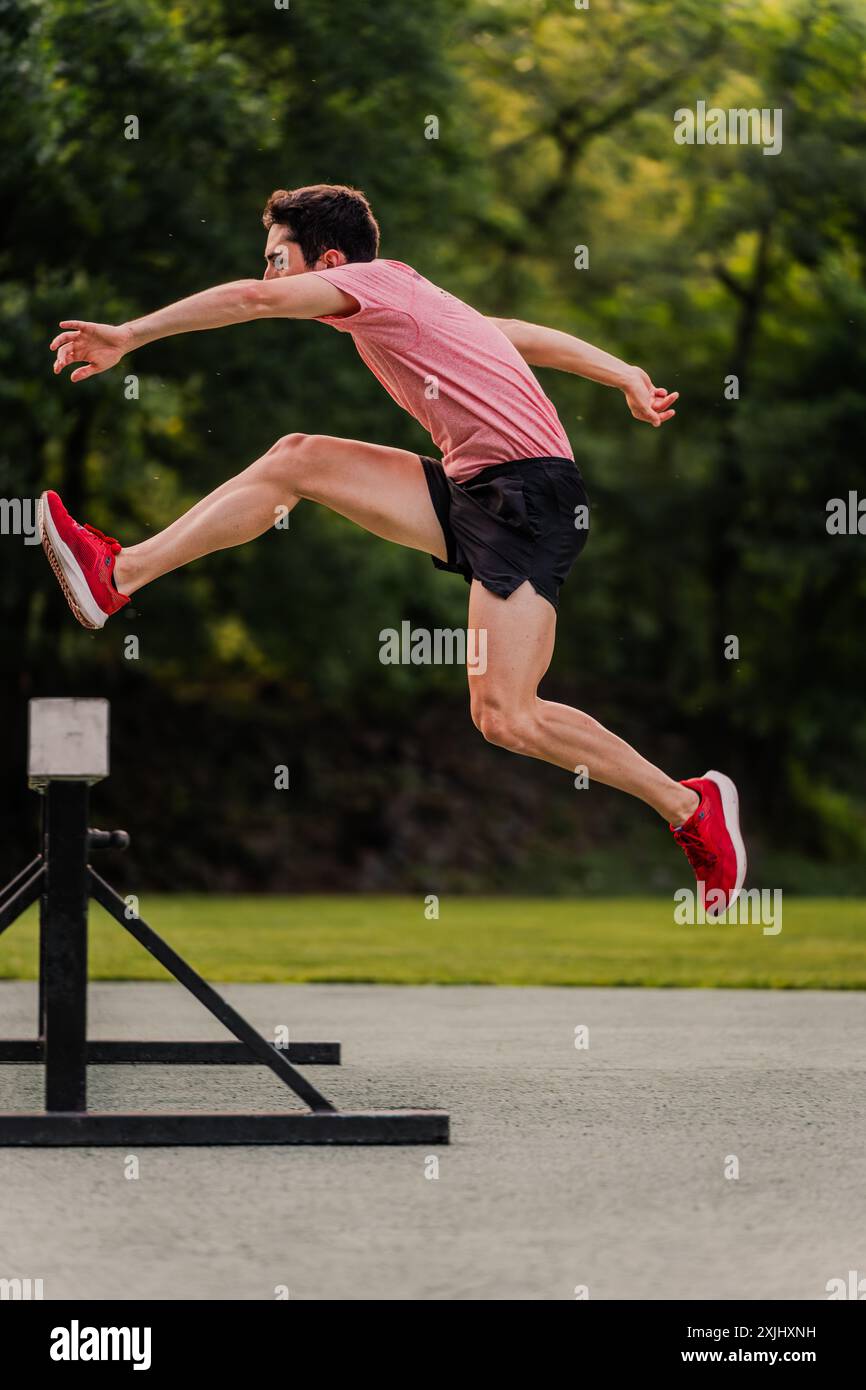 Steeplechase runner hi-res stock photography and images - Alamy