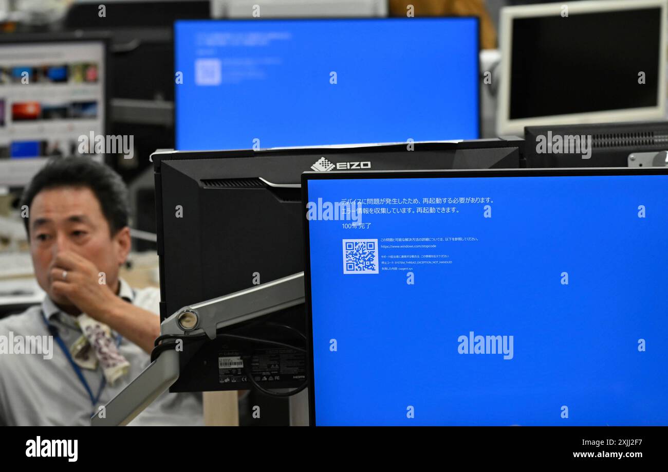 A screen of Windows PC tells to reboot all of a sudden in Tokyo, Japan ...