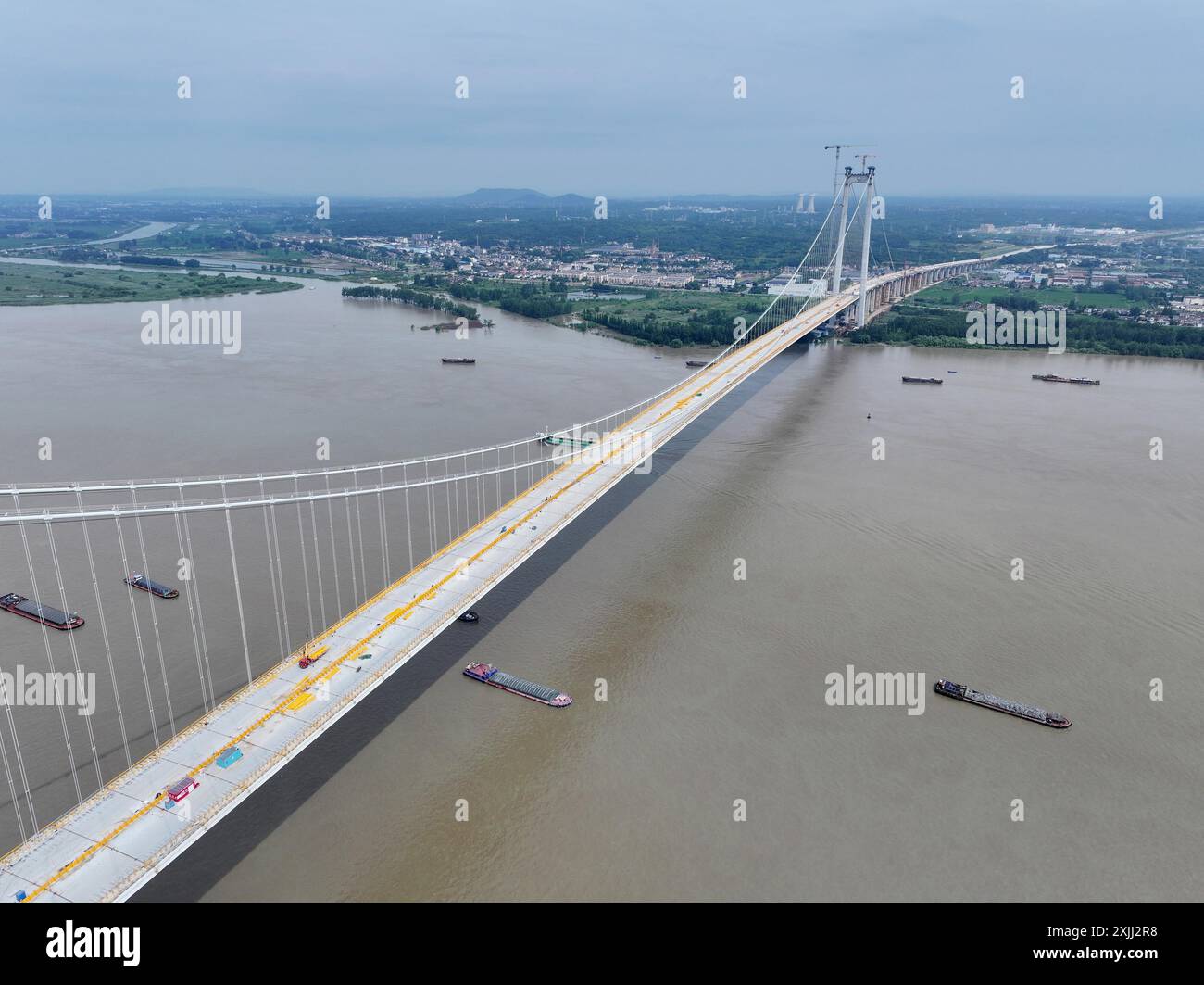 Aerial photo shows the Longtan Yangtze River Bridge under construction ...