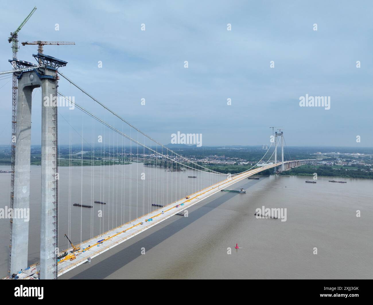 Aerial photo shows the Longtan Yangtze River Bridge under construction ...