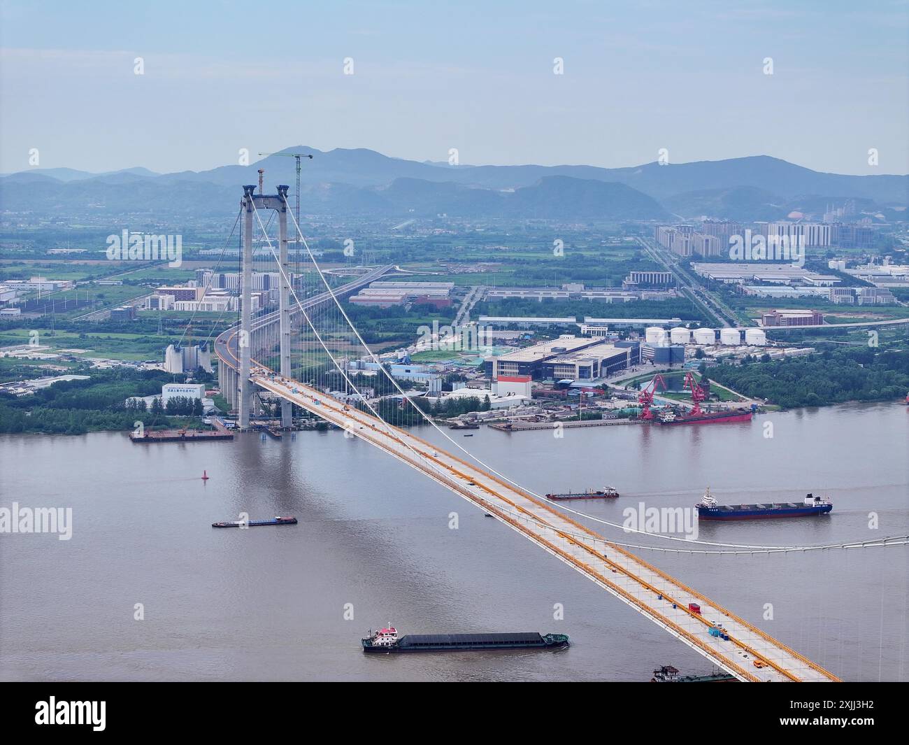 Aerial photo shows the Longtan Yangtze River Bridge under construction ...