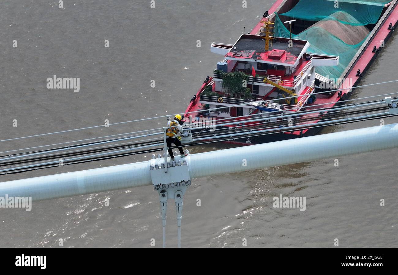 Aerial photo shows the Longtan Yangtze River Bridge under construction ...