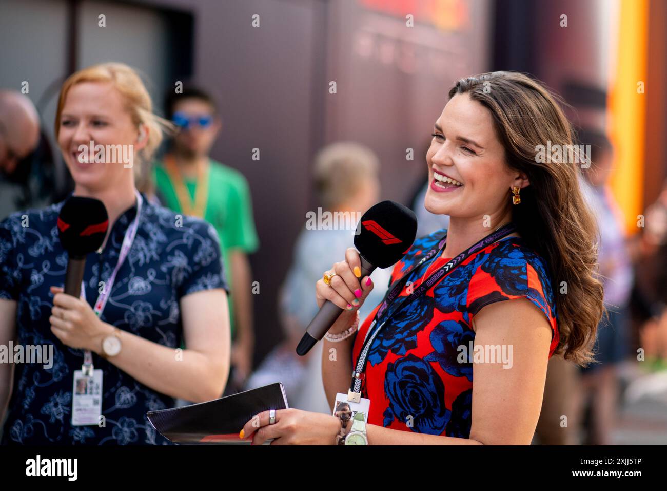 Tv moderatorin großbritannien hi-res stock photography and images - Alamy