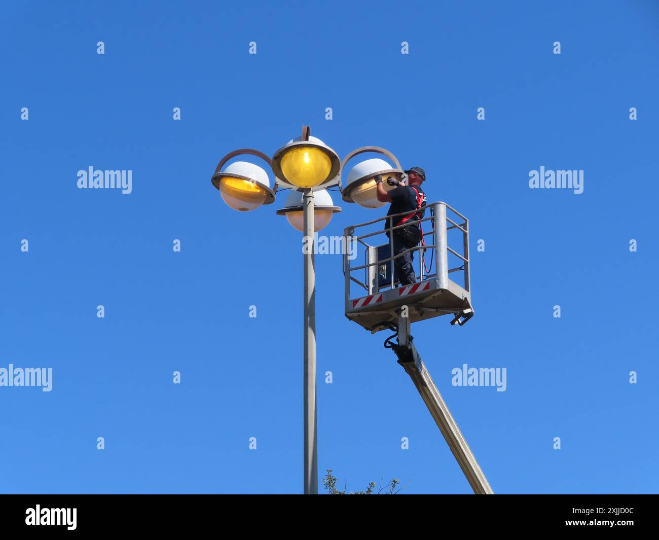 Street lamp repair maintenance hi-res stock photography and images - Alamy