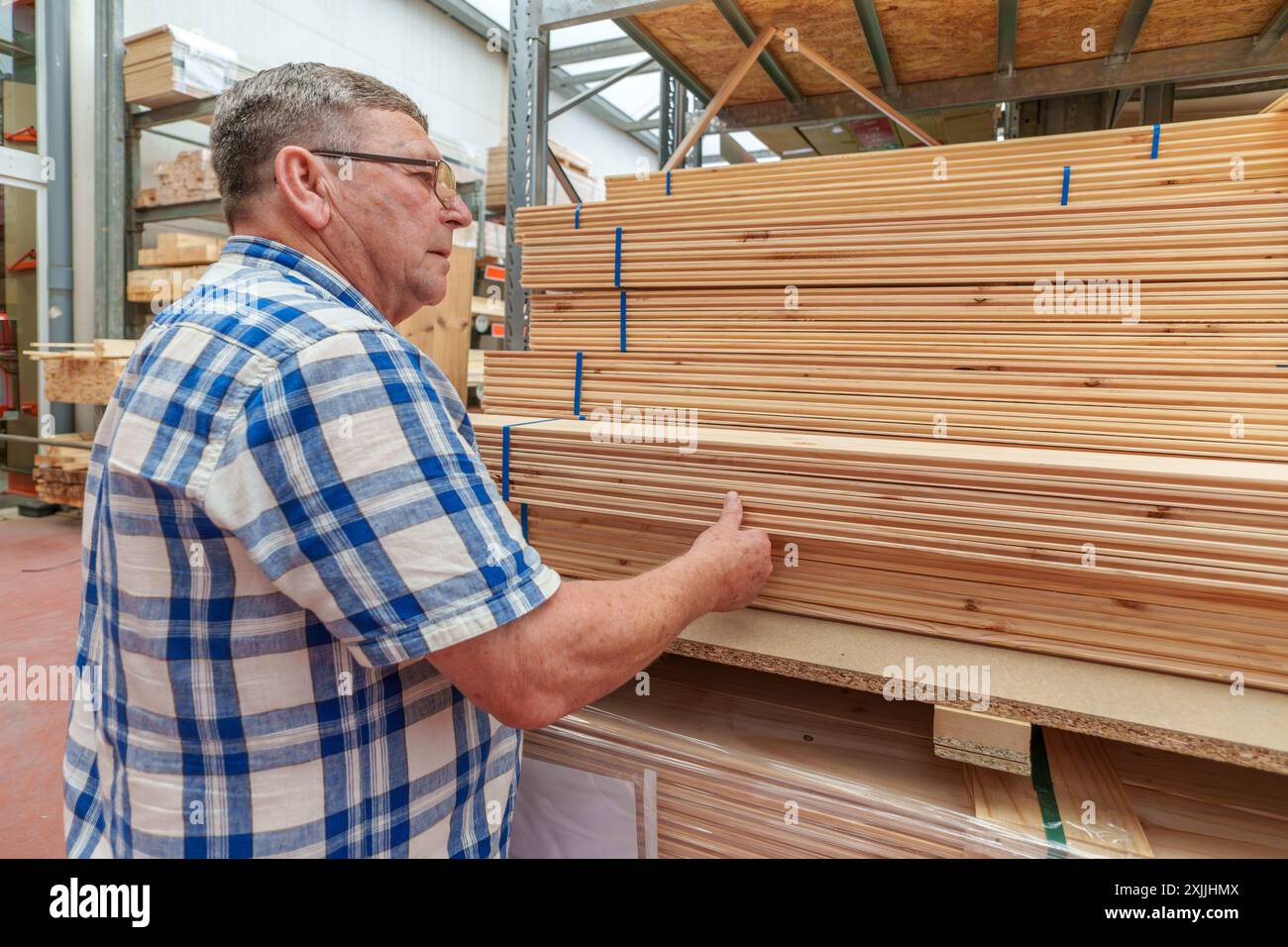 Hardware materials hi-res stock photography and images - Alamy