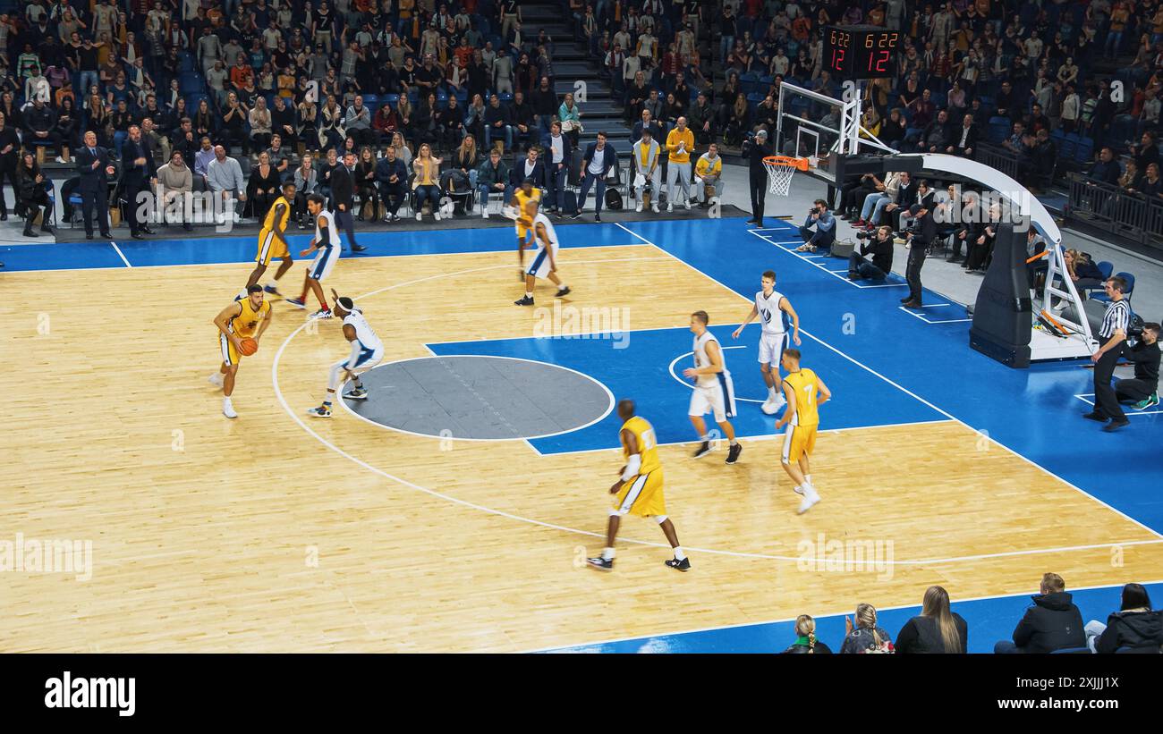 Winning basketball score on screen hi-res stock photography and images ...