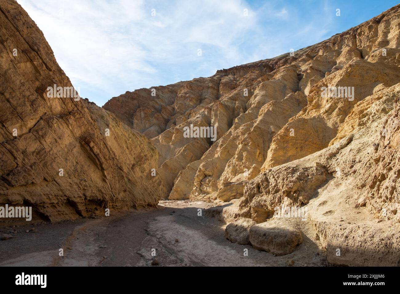 Blue sky above sandstone hi-res stock photography and images - Alamy