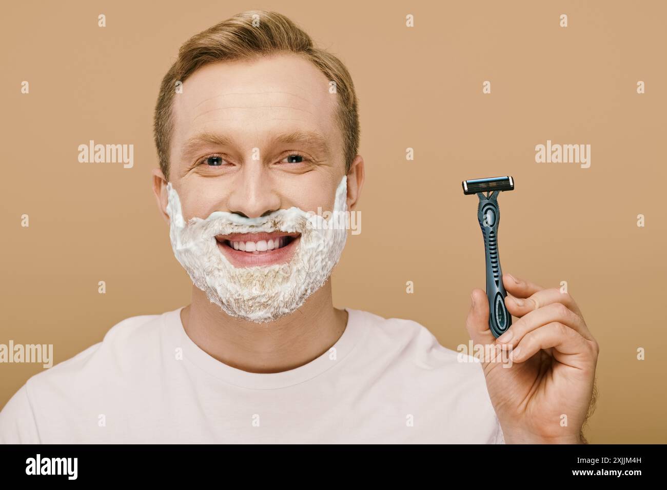 Male hands barber shaving man hi-res stock photography and images - Alamy