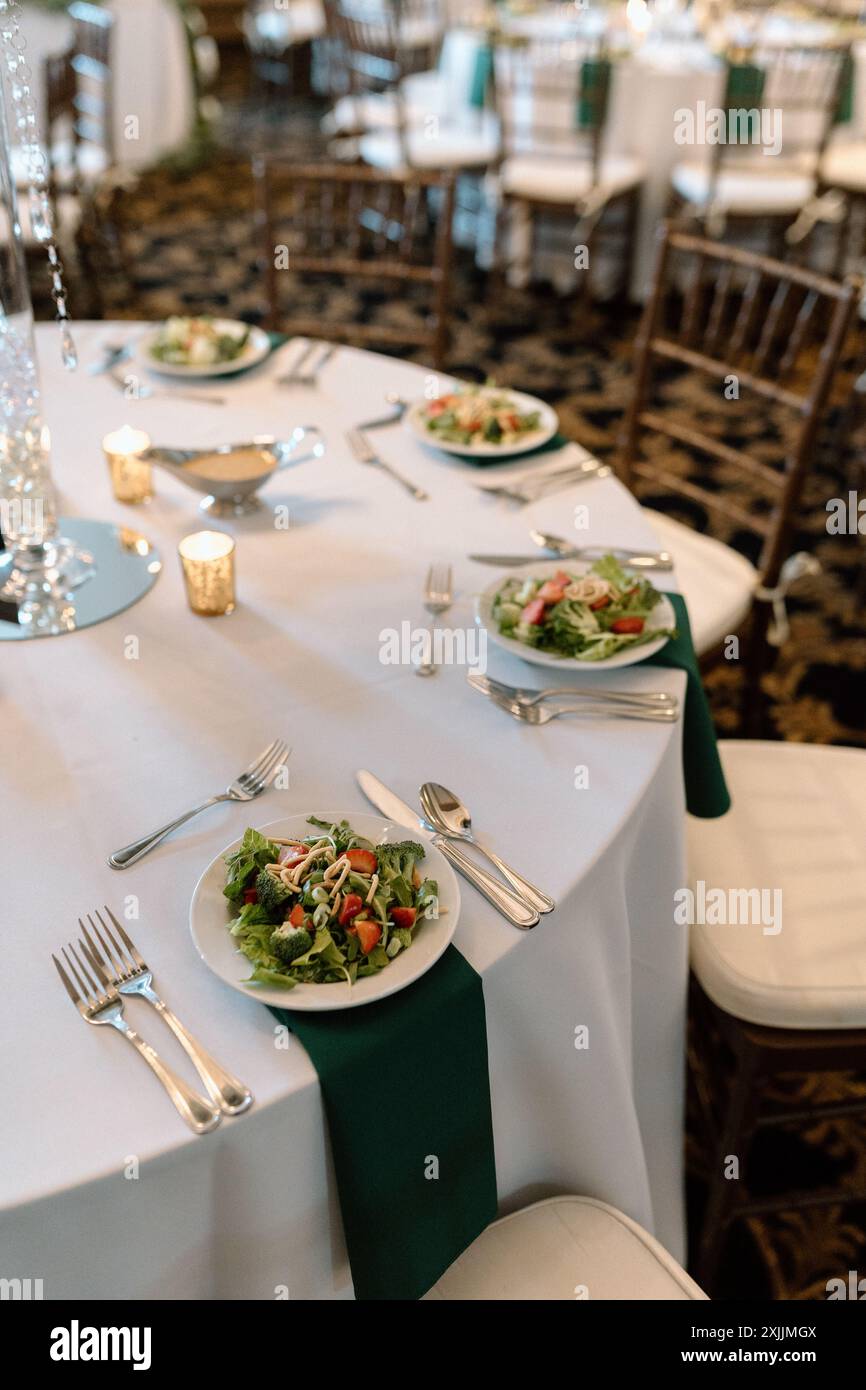 Formal dinner party hi-res stock photography and images - Alamy