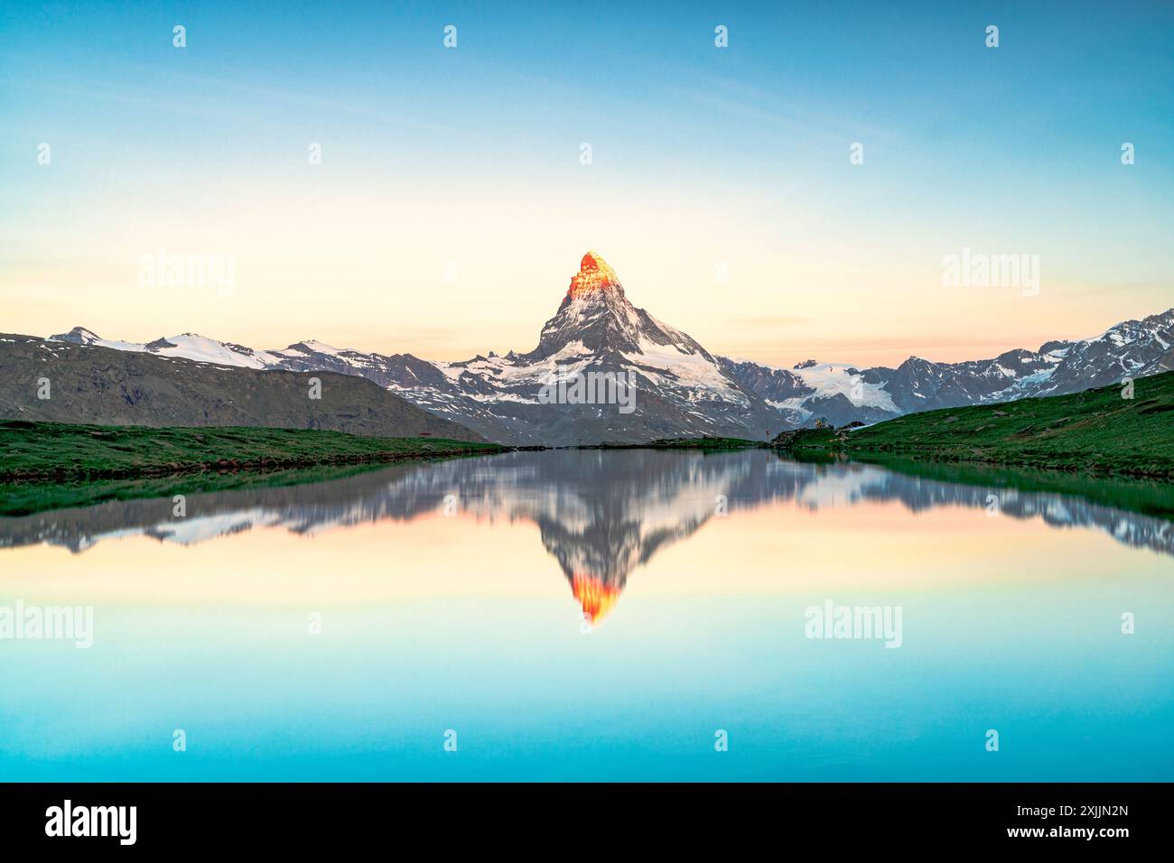 Matterhorn mountain reflection lake stellisee sunrise hi-res stock ...