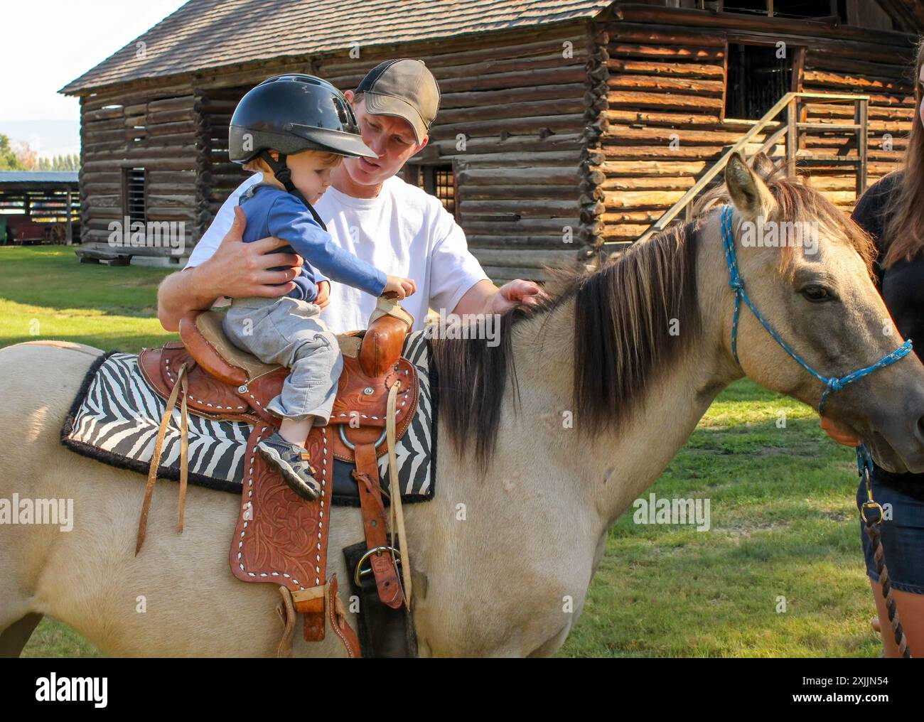 Child equestrian hi-res stock photography and images - Alamy