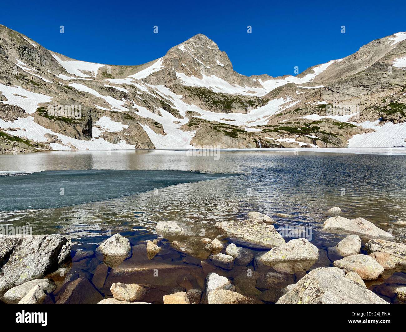 Frozen lake snow capped mountains hi-res stock photography and images ...
