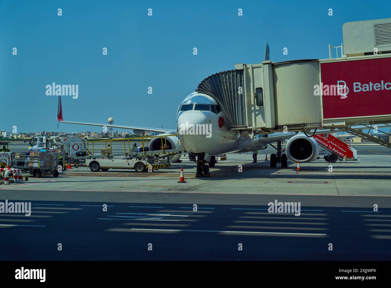 Airplane loading at the Bahrain International Airport Stock Photo - Alamy