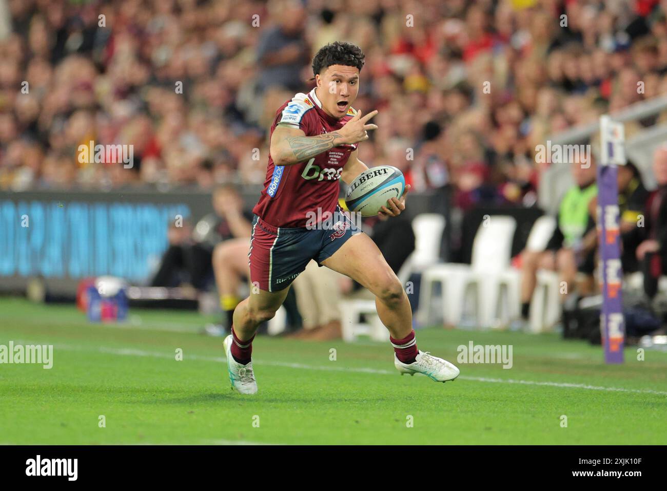 Brisbane, July 19th 2024: Dre Pakeho (12 Queenaland Reds) runs with the ...