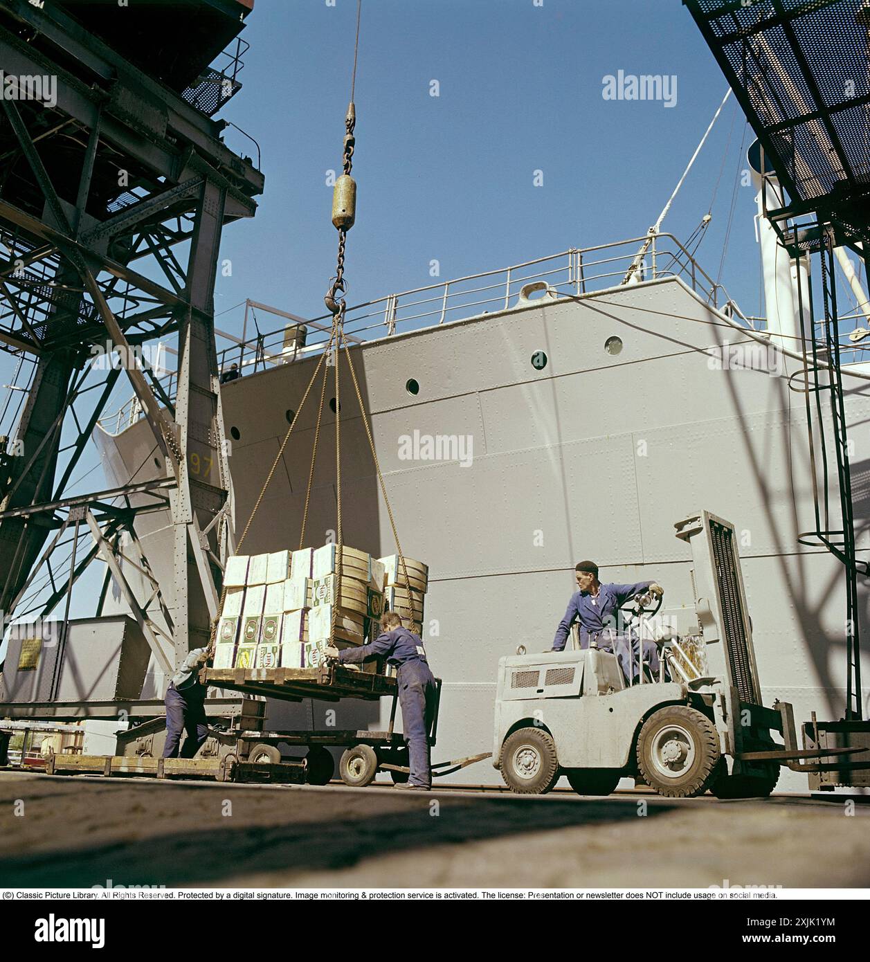 1950s cargo loading dock hi-res stock photography and images - Alamy