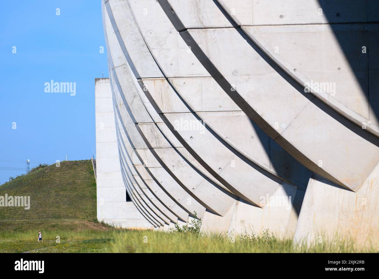 19 July 2024, Saxony-Anhalt, Wolmirstedt: The piers of the Magdeburg ...