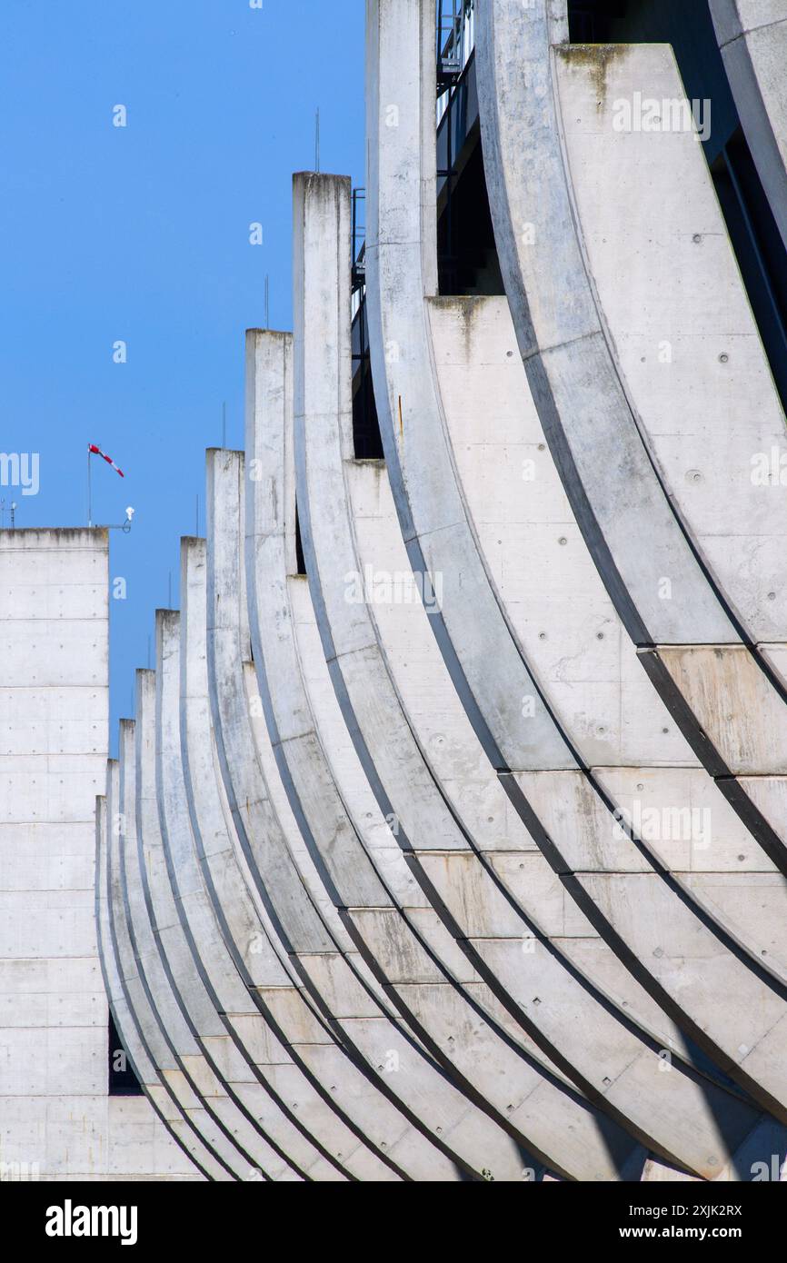 19 July 2024, Saxony-Anhalt, Wolmirstedt: The piers of the Magdeburg ...