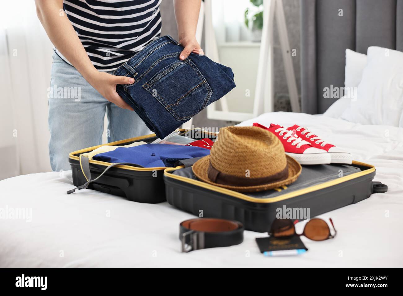 Man in bedroom packing hi-res stock photography and images - Alamy