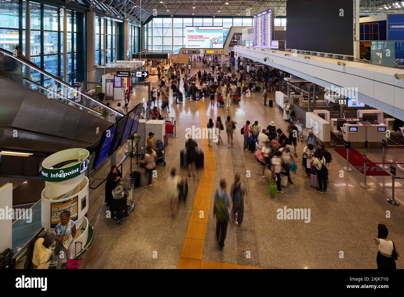 Departures hall at Terminal 3 of Fiumicino airport in Rome, Italy Stock ...