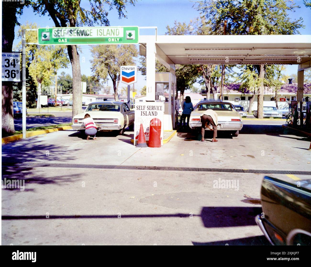 1970s gas station hi-res stock photography and images - Alamy
