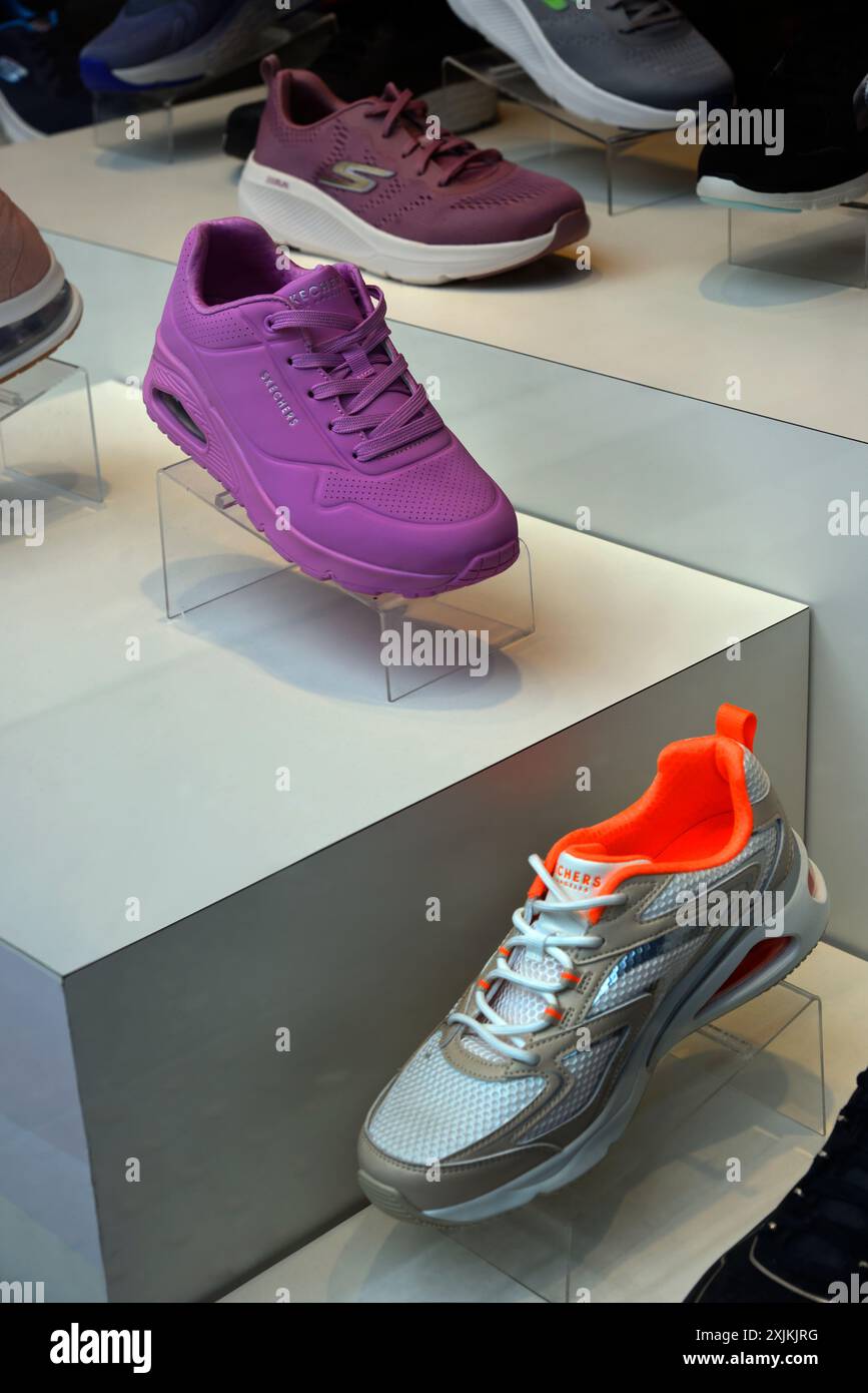 shop window Dublin Southern Ireland Stock Photo - Alamy