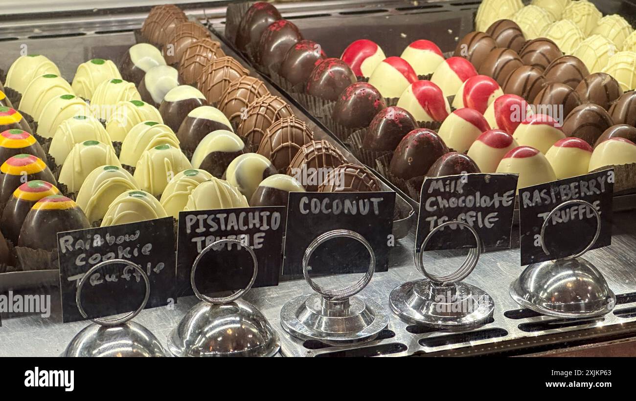 Bakery goods display case hi-res stock photography and images - Alamy