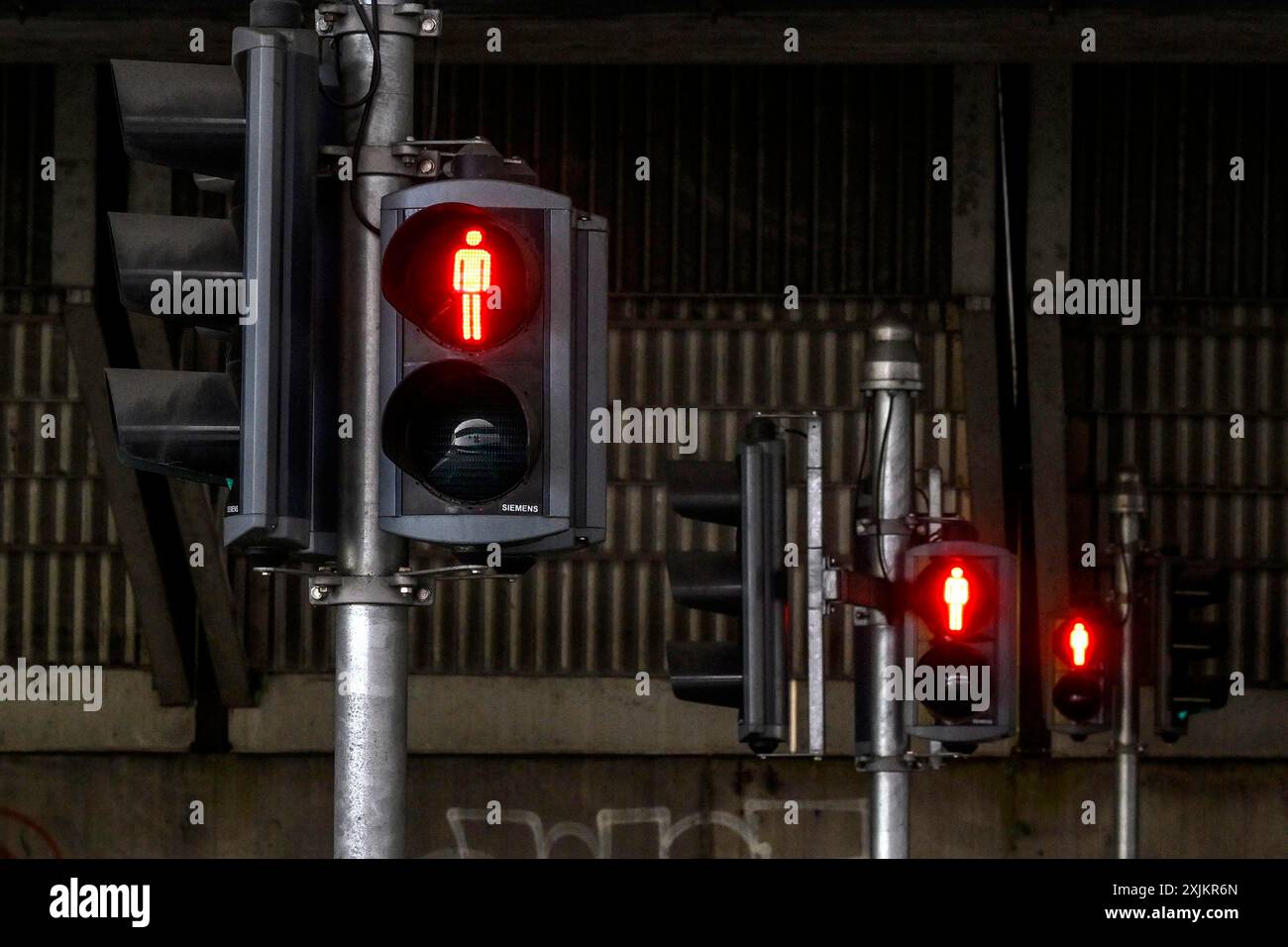 Traffic light Pedestrian Red light Stock Photo - Alamy