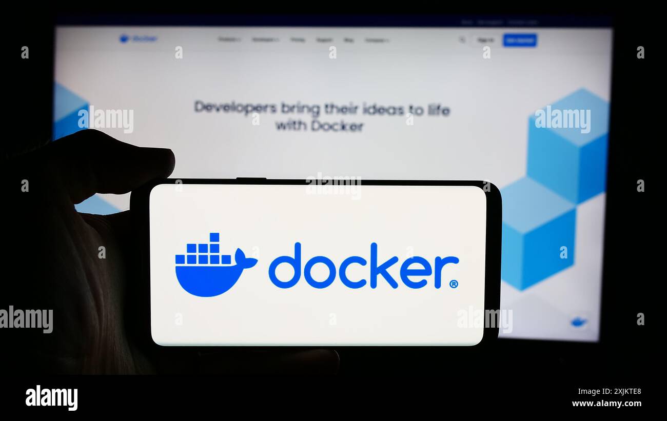 Docker background hi-res stock photography and images - Alamy