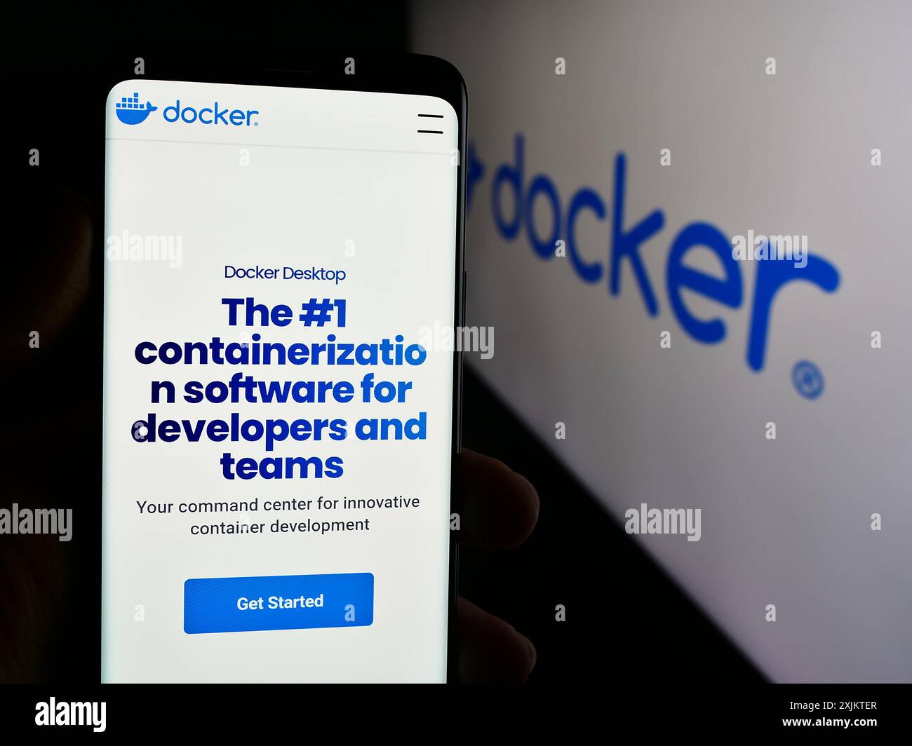 Docker background hi-res stock photography and images - Alamy