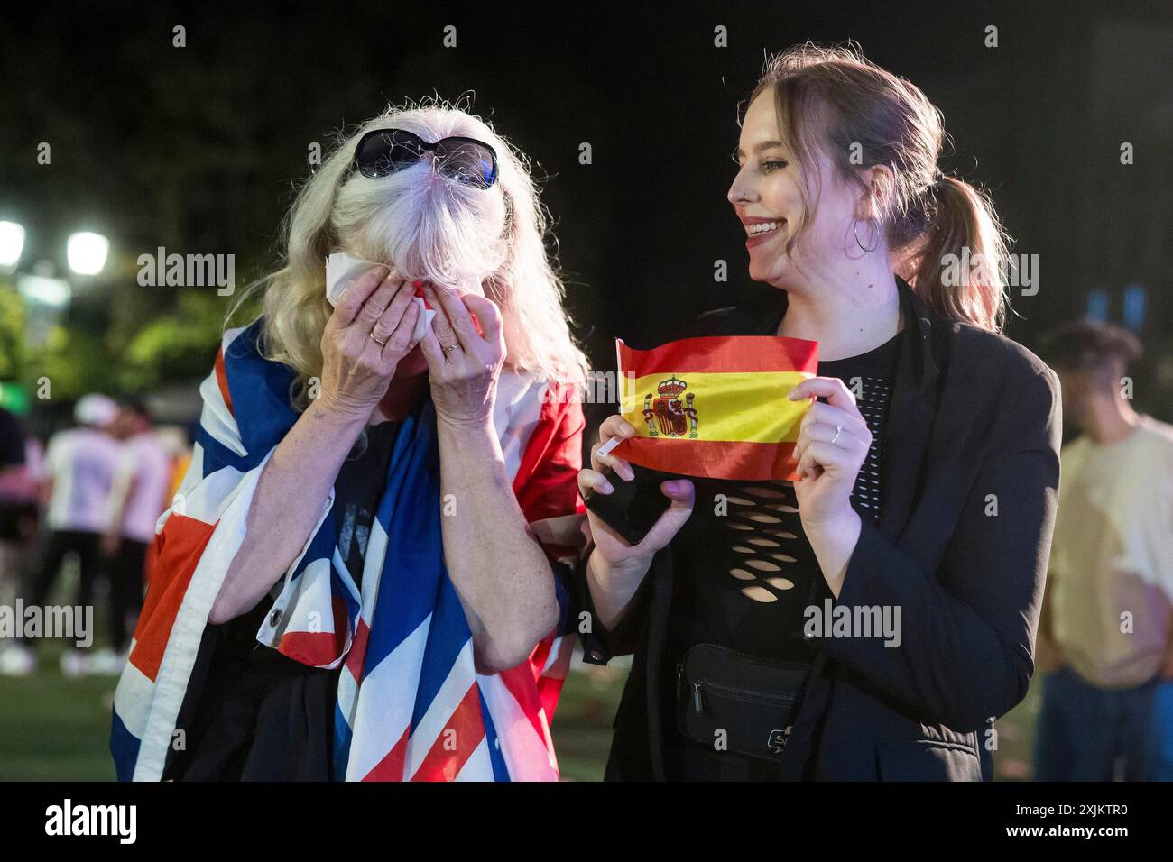 Cathreen (born in England and fan of the English team) together with ...