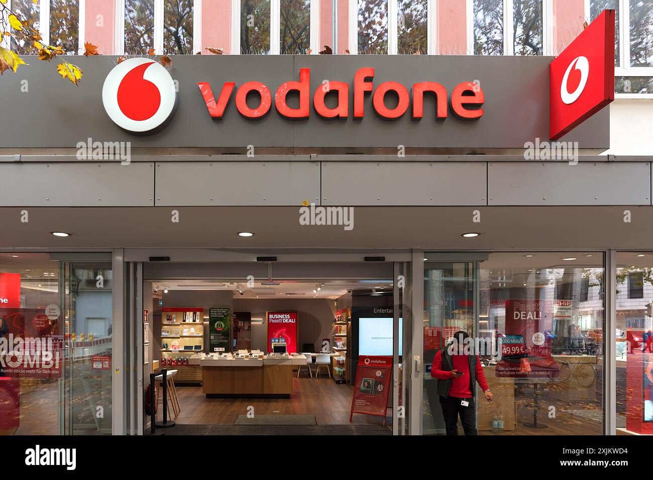 Middle corporate hi-res stock photography and images - Alamy