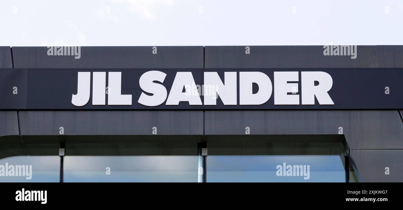 Jil sander logo hi-res stock photography and images - Alamy