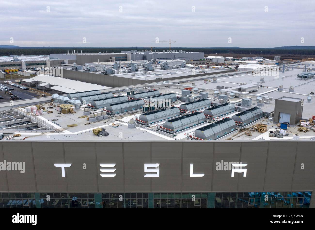 Tesla giga battery factory hi-res stock photography and images - Alamy