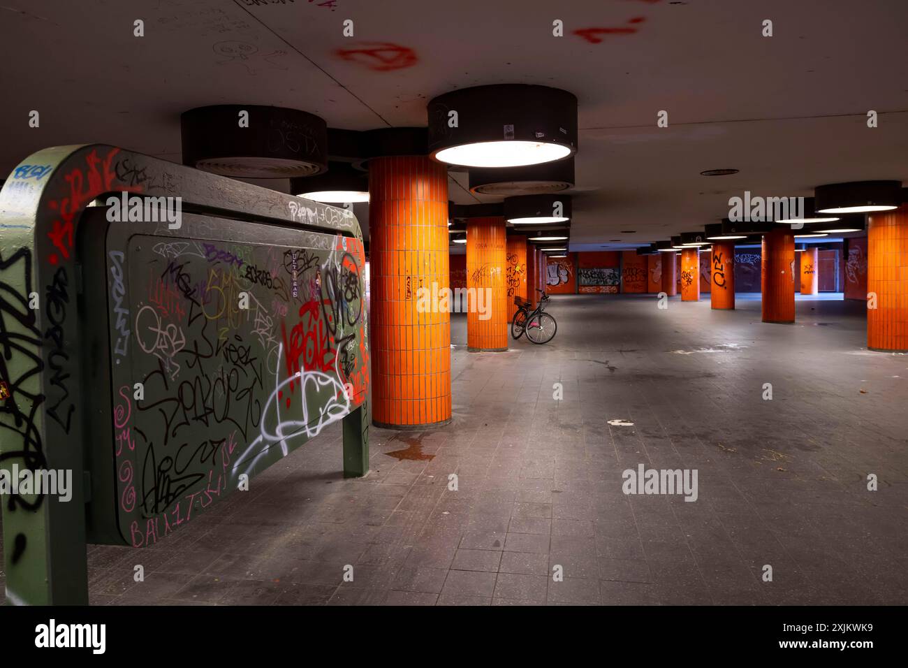 Berlin wall tunnel hi-res stock photography and images - Alamy