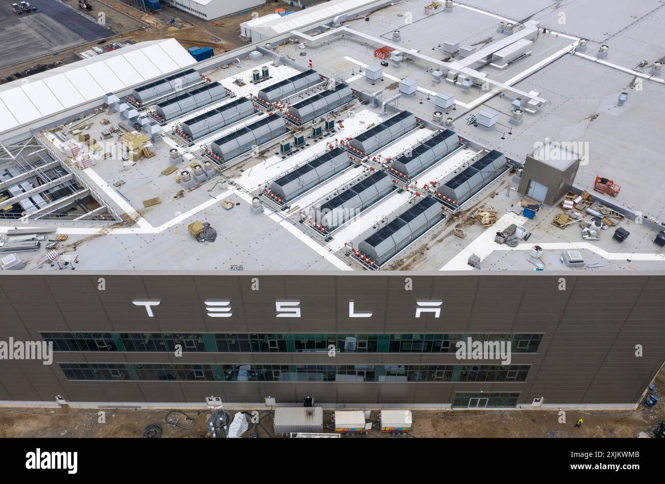 Tesla giga battery factory hi-res stock photography and images - Alamy