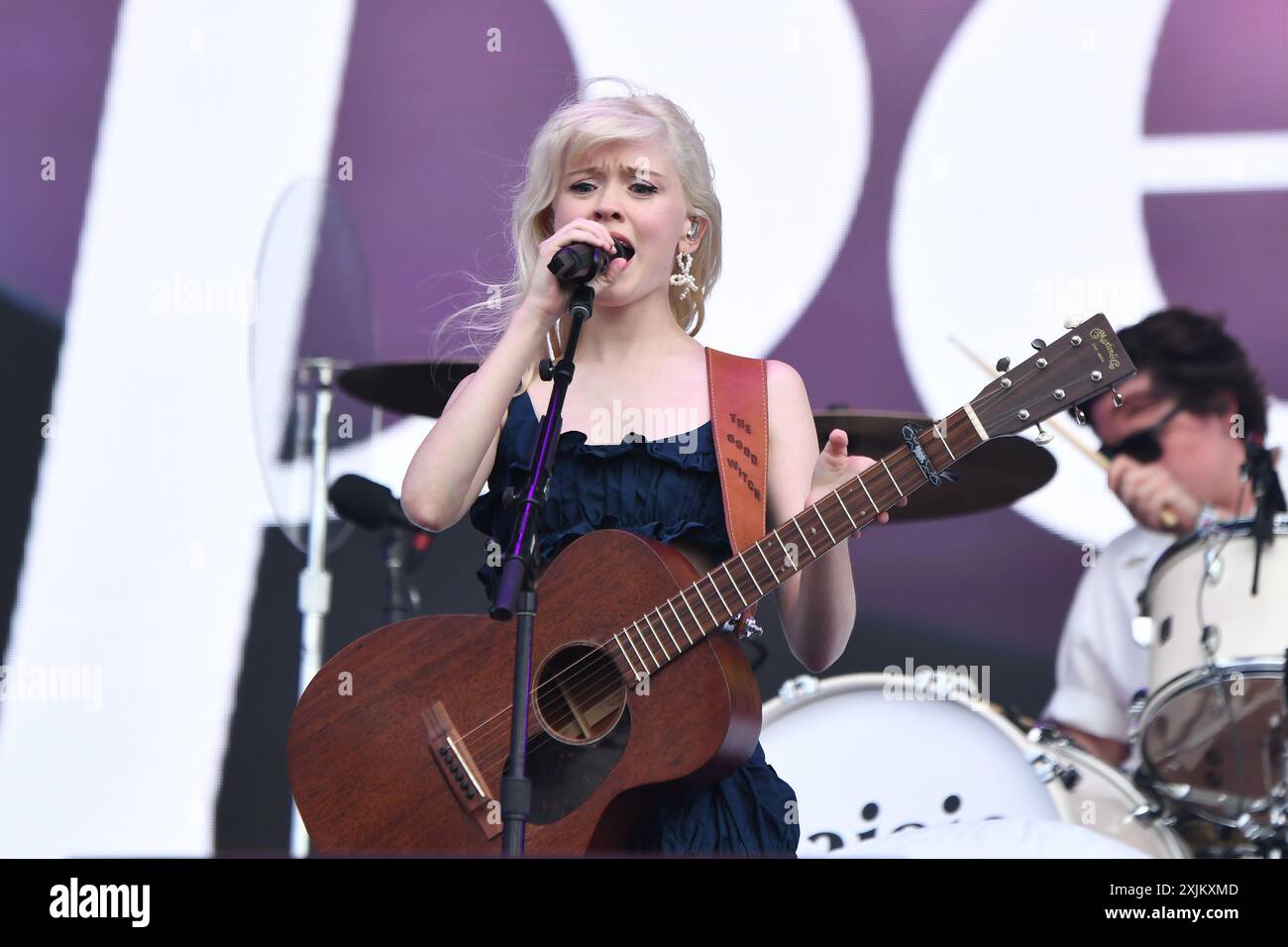 English singer songwriter maisie peters hi-res stock photography and ...