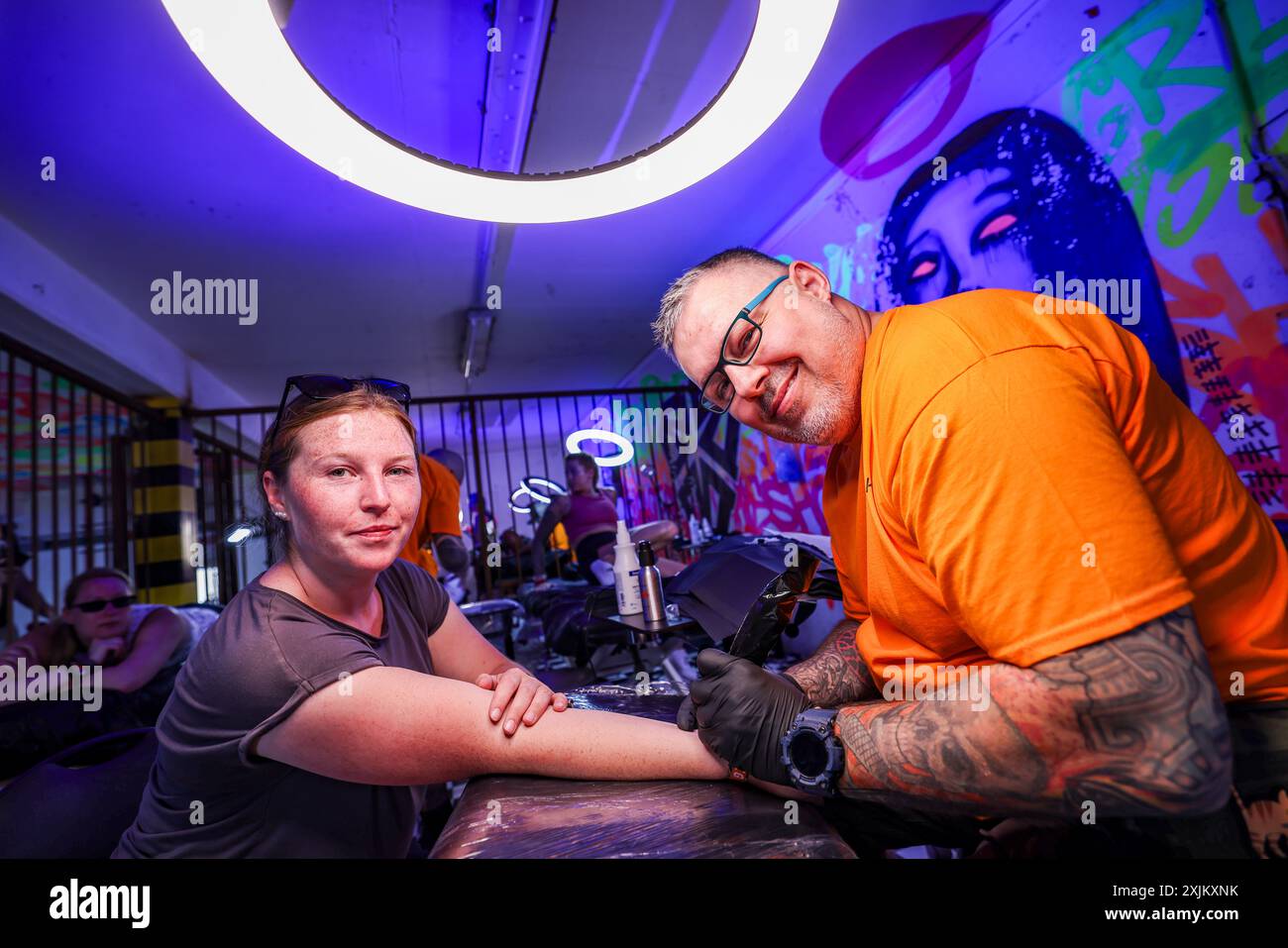 Weeze, Germany. 19th July, 2024. Denise (25) from Altena gets a tattoo ...