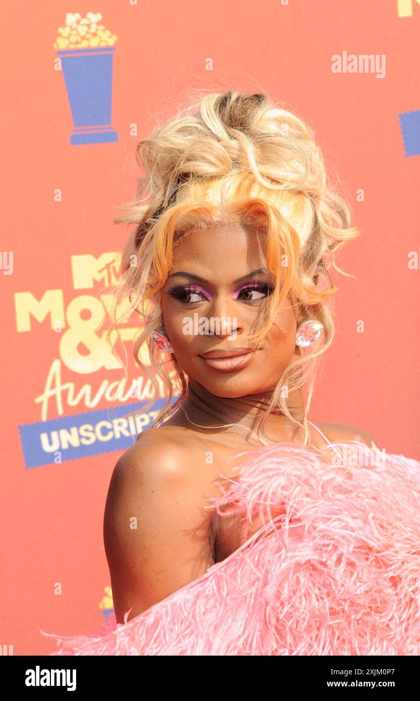 Symone at the 2022 MTV Movie and TV Awards held at Barker Hangar in ...