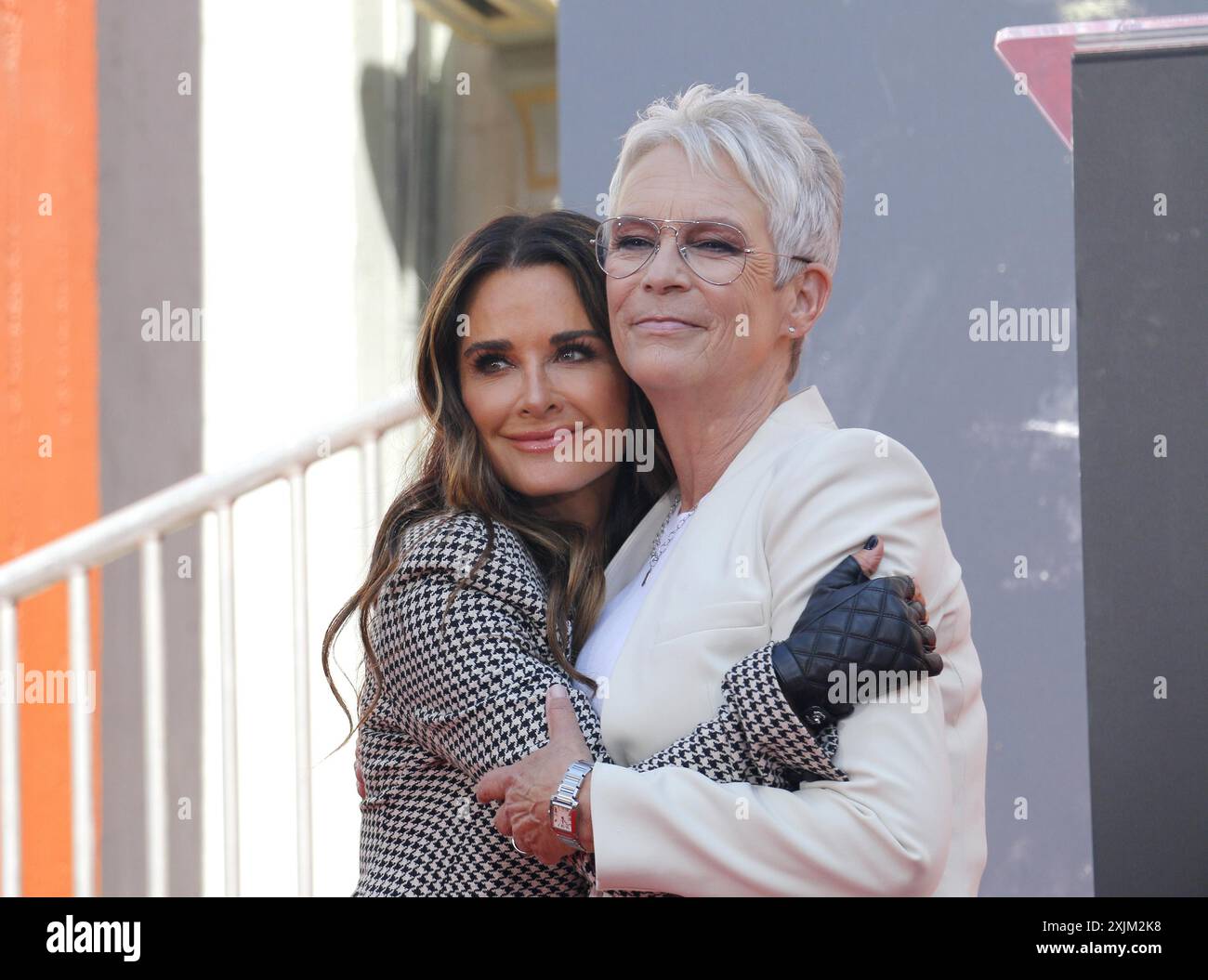 Kyle Richards and Jamie Lee Curtis at Jamie Lee Curtis hand and ...