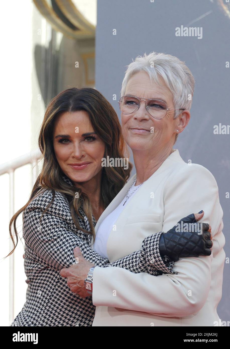 Kyle Richards and Jamie Lee Curtis at Jamie Lee Curtis hand and ...