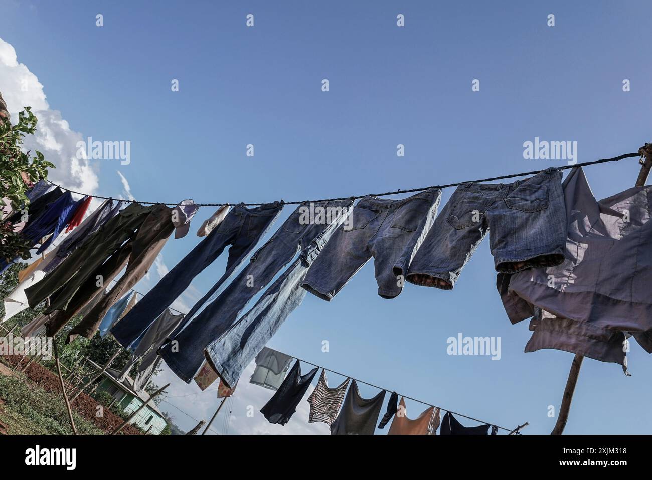 Hanged clothes on rope at garden in order to dry Stock Photo - Alamy