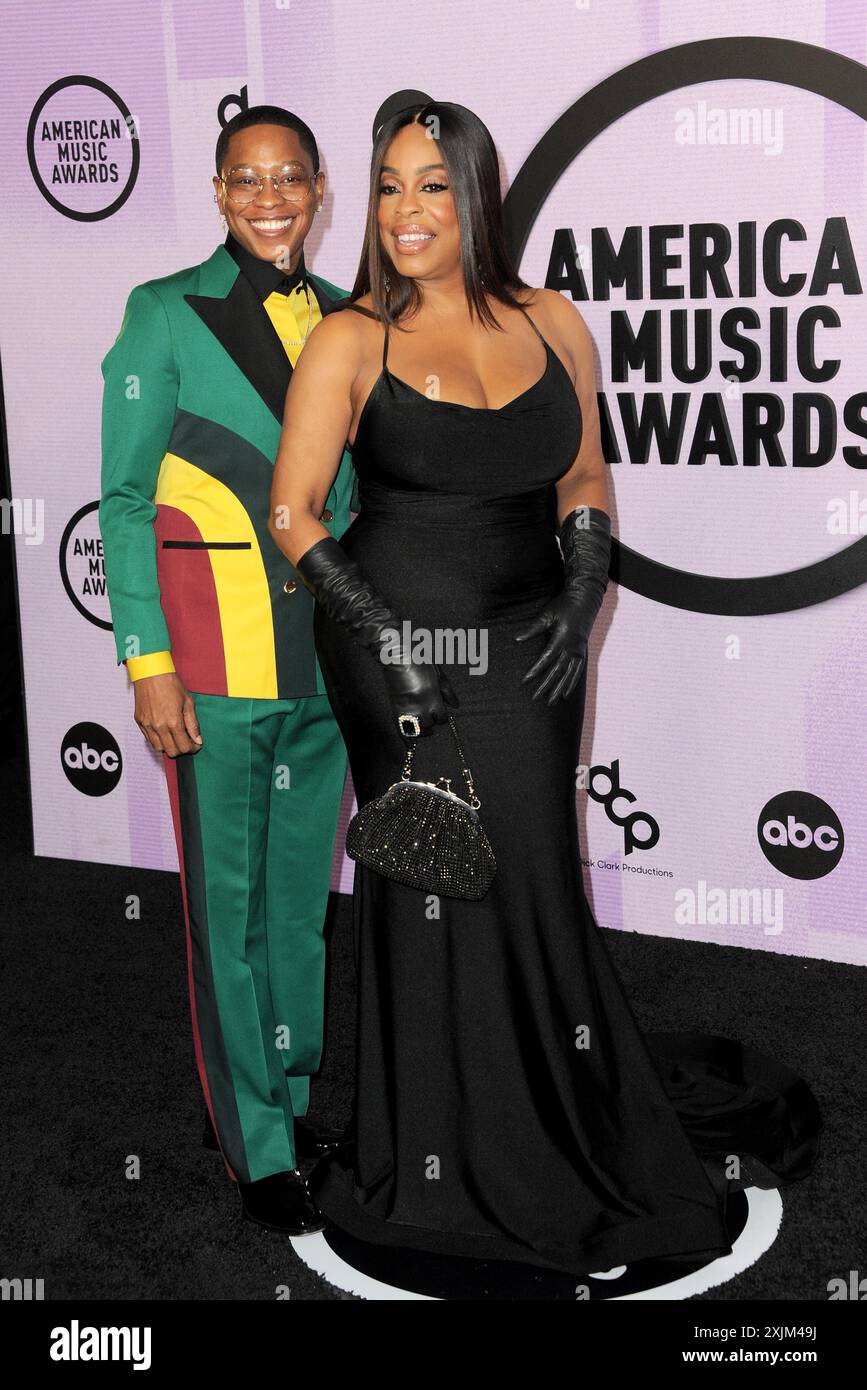Jessica Betts and Niecy Nash at the 2022 American Music Awards held at ...