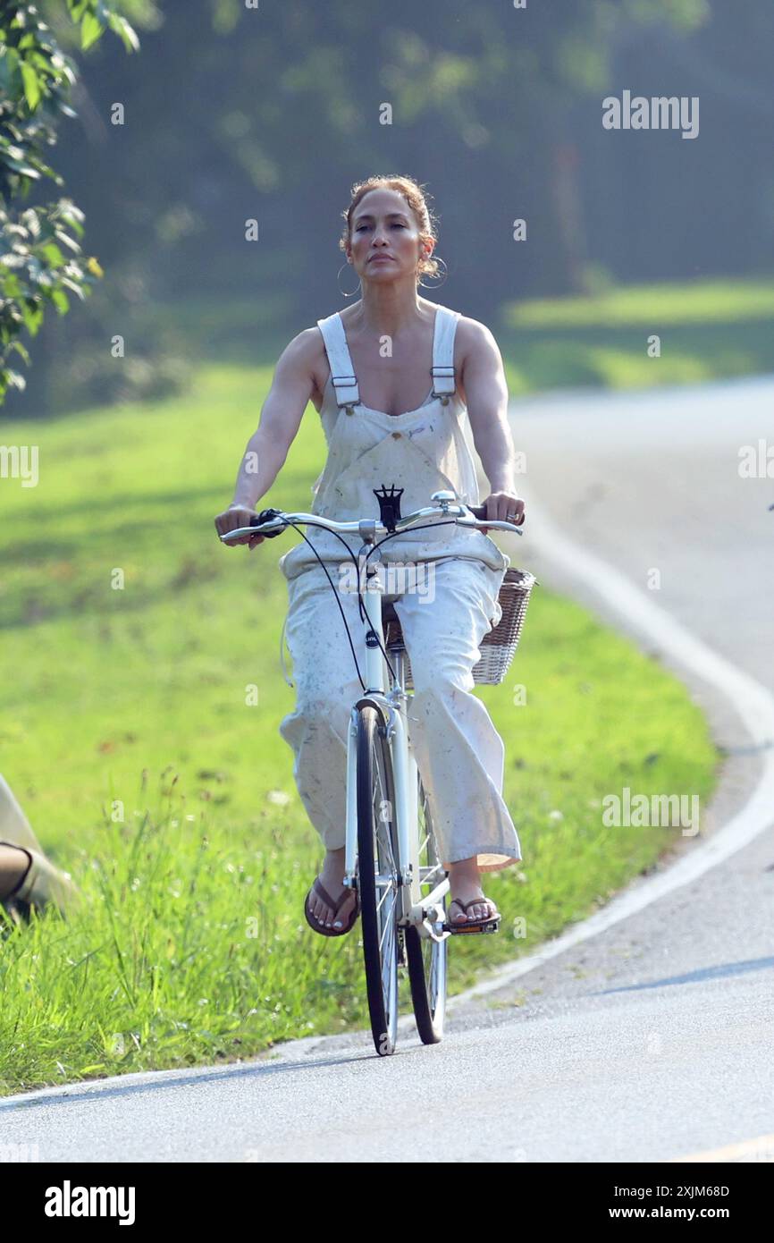 Jennifer Lopez is spotted on a leisurely bicycle ride in The Hamptons ...