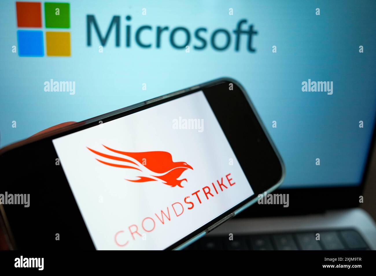 Symbolfoto und Themenbild Crowdstrike und Microsoft Symbolbild und ...