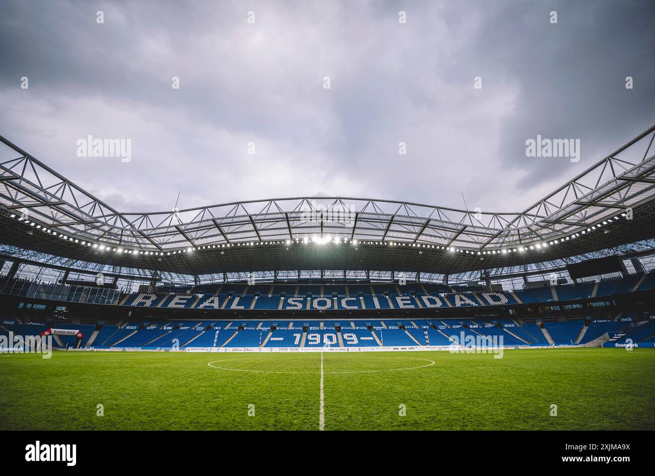 Con el campo de futbol hi-res stock photography and images - Alamy