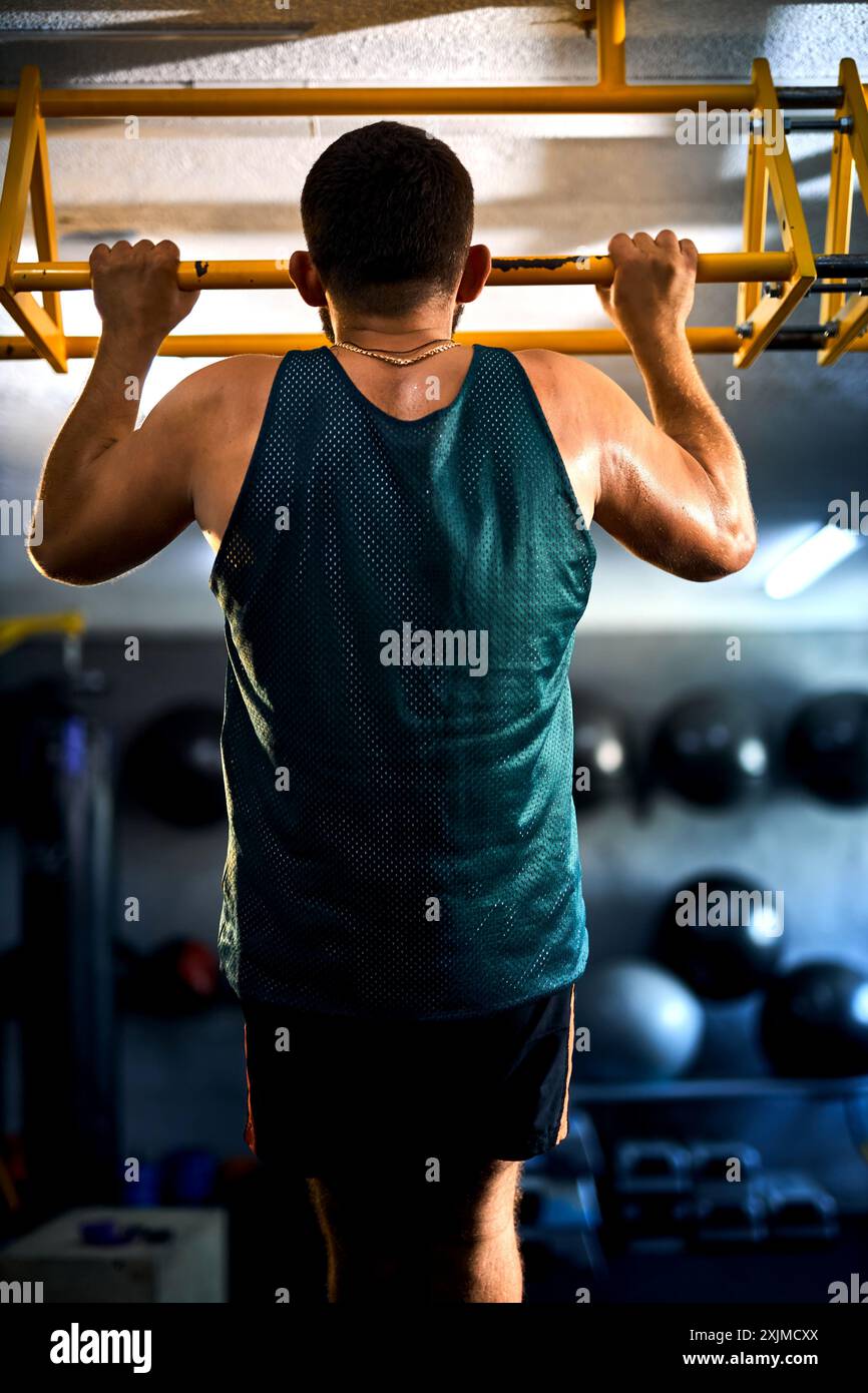 Back view of man doing pull ups hi-res stock photography and images - Alamy