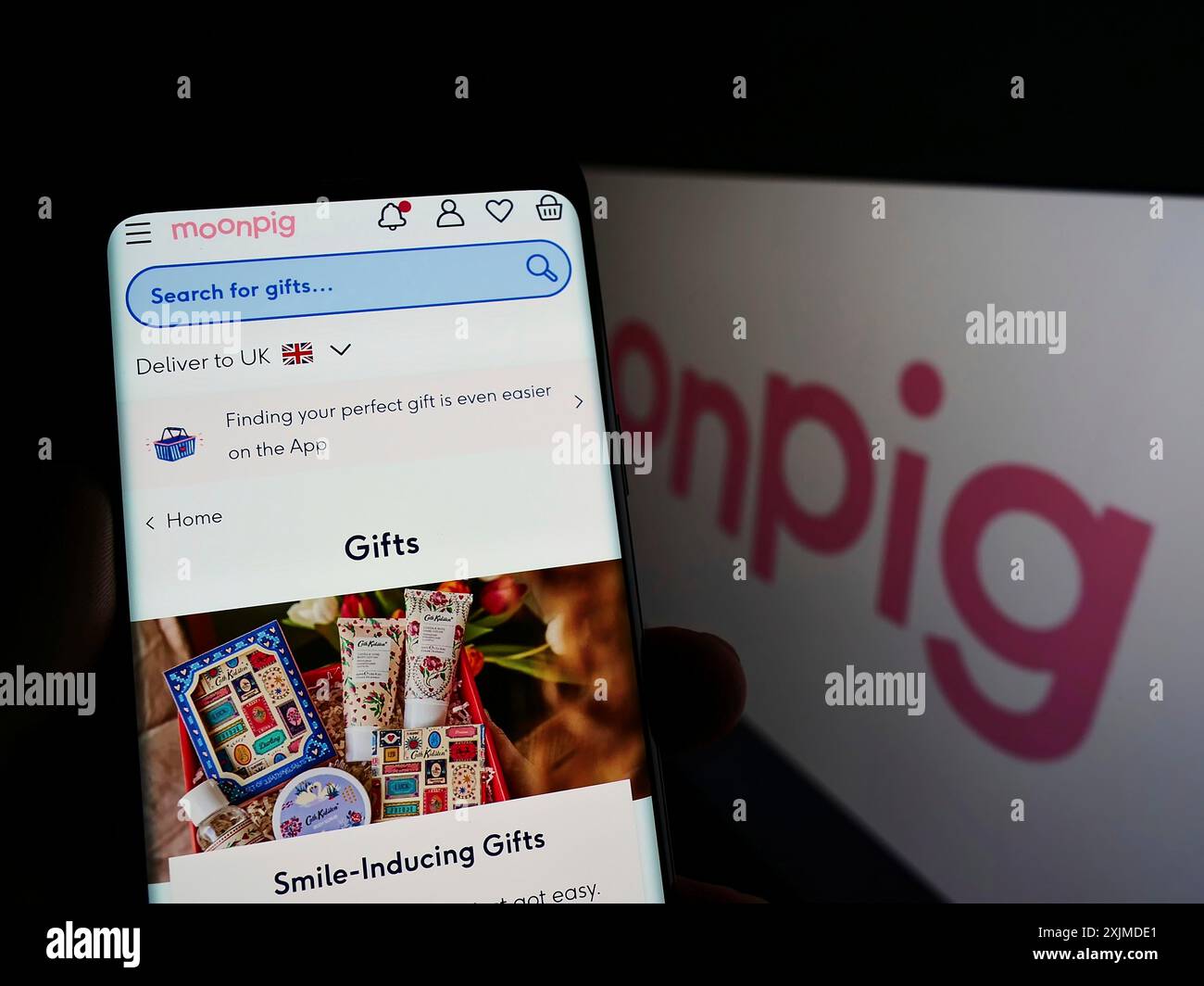 Moonpig logo hi-res stock photography and images - Alamy